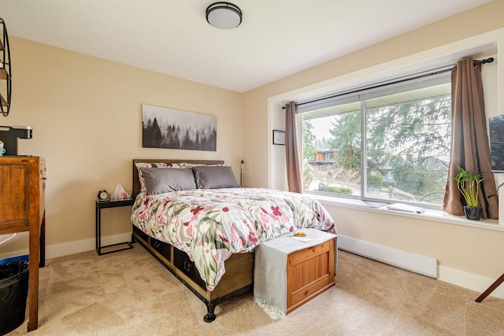 Northshore Bachelor Suite | Central | Quiet Modern - North Vancouver