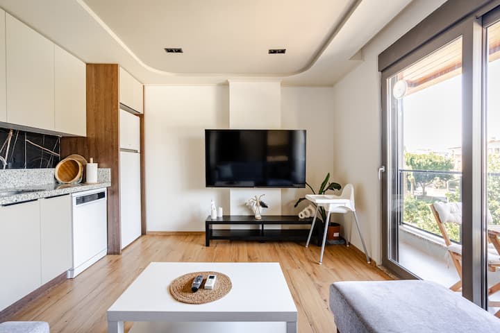 Denize 5 Dk |Lüks 2+1| Yerden Isıtma & Hızlı Wi-fi - Antalya