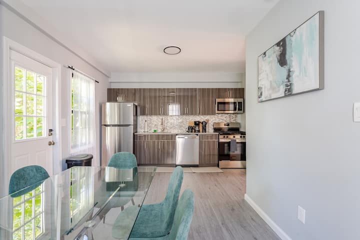 Modern 3 Bedroom House In The Heart Of Black Rock - Bridgeport, CT