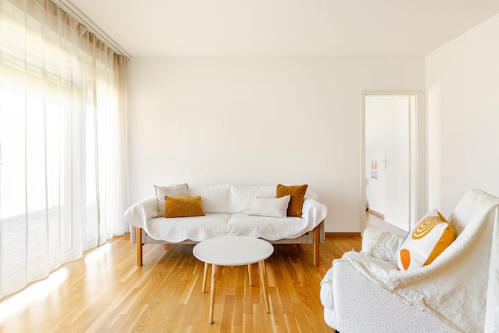 Private Bath, Private Bedroom-buses, Train Station - Crissier