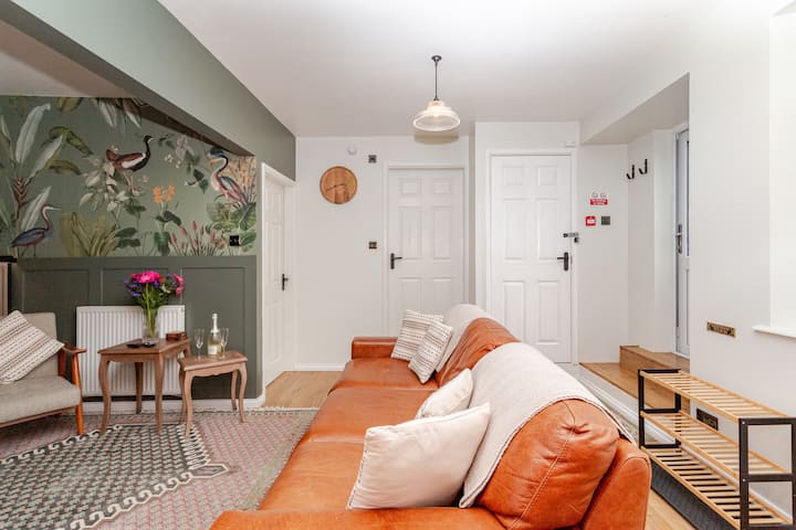 The Burrow - 2 Bedroom Flat In  Central Windermere - Windermere
