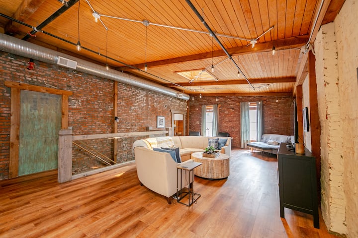 Crossroads Kc Industrial Loft B - International Plaza, Kansas City