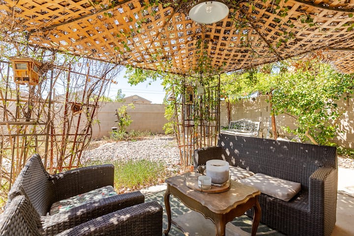 Peaceful Zen Retreat | 3br Oasis Near Vegas Strip - Las Vegas, NV