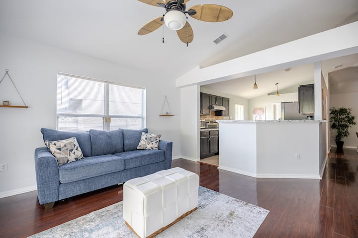 Tampa Bay Large Vacation Home - Apollo Beach, FL