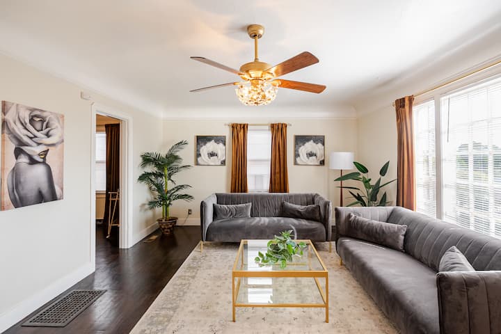 The Velvet Lounge | Executive Retreat Near Napa - Vallejo, CA