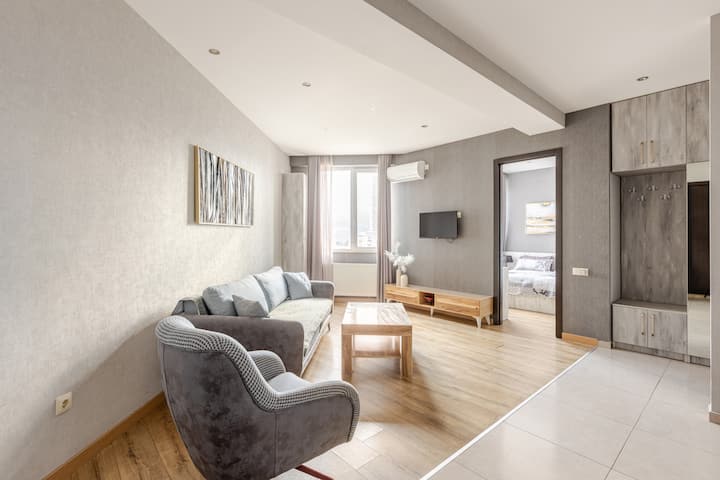 702 Flat 1br - Walkable Comforts:park,store,pharm - Tbiliszi