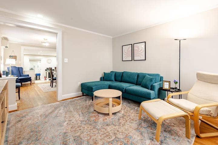 Newly Renovated Downtown Charm, Game Room, Patio - Arnold, MD