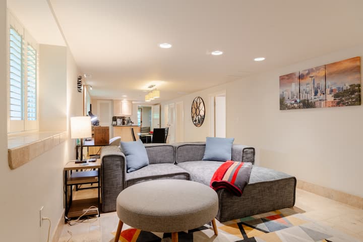Private Spacious Living In N Capitol Hill - Seattle, WA
