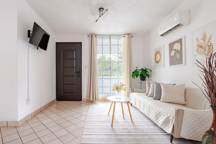 Casa 2 Rec + Parking | Fundidora A 20 Min - メキシコ グアダルーペ