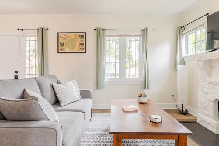 Cali Cottage With Backyard & Firepit - Inglewood, CA