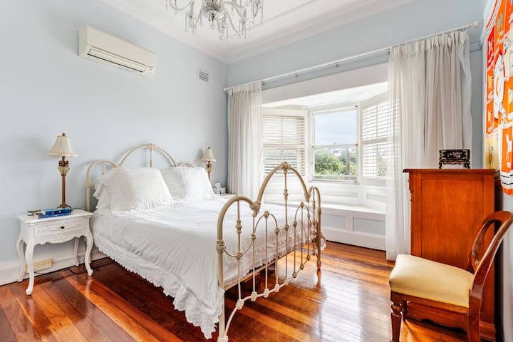 Large, Light, Luxurious Apartment Near Beach - Manly