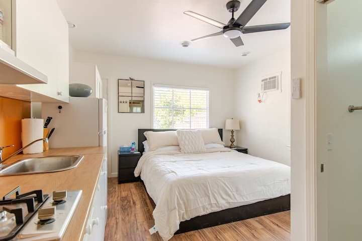 Palo Alto Retreat - Room W/ Kitchenette & Bathroom - Mountain View, CA