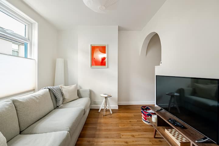 2br Stylish Terrace | Steps From Beach + Desk - Havant