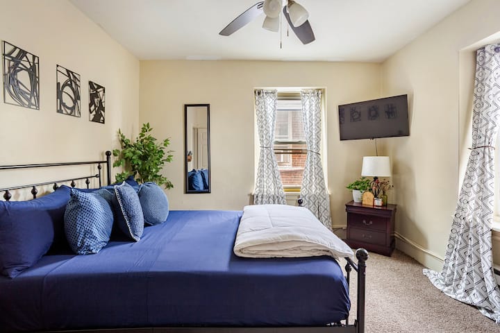 Quiet & Spacious 3rd Flr Apt. No Cleaning Fee! - Ardmore, PA