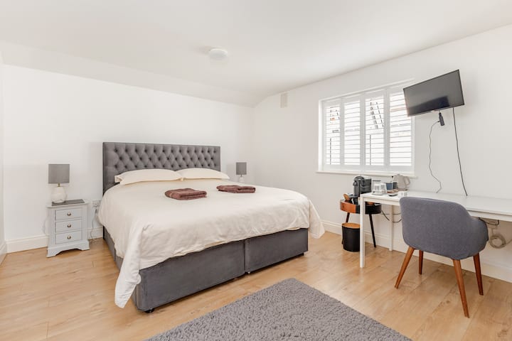 Private Flat. Superking Bed. Spacious Ensuite. - Fulham