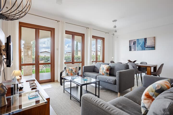 Spacious Aphrodite Hills Apartment With Sea Views - Cyprus