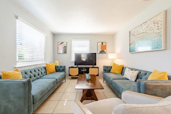 Midcentury Beach House - King Bed - Walk To Beach - Ormond Beach, FL