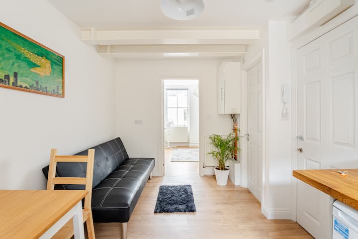 Amazing Studio Flat For 3 In Central London! - Anglia Ruskin University, London - Farringdon Building
