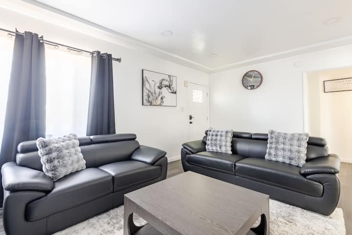 Modern 2br Home Near Sofi, Lax, Parking, Fast Wifi - Los Angeles, CA