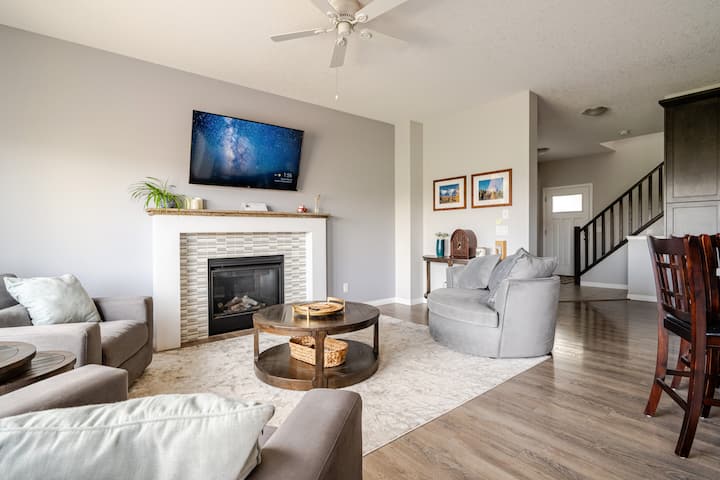 Cozy Home Close To The Rockies - コクラン