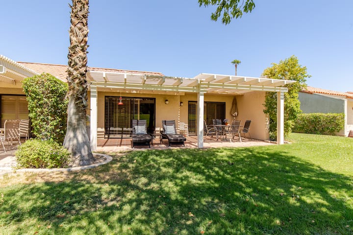 A Desert Fall - Fully Stocked Condo + King Bed. - Palm Desert, CA