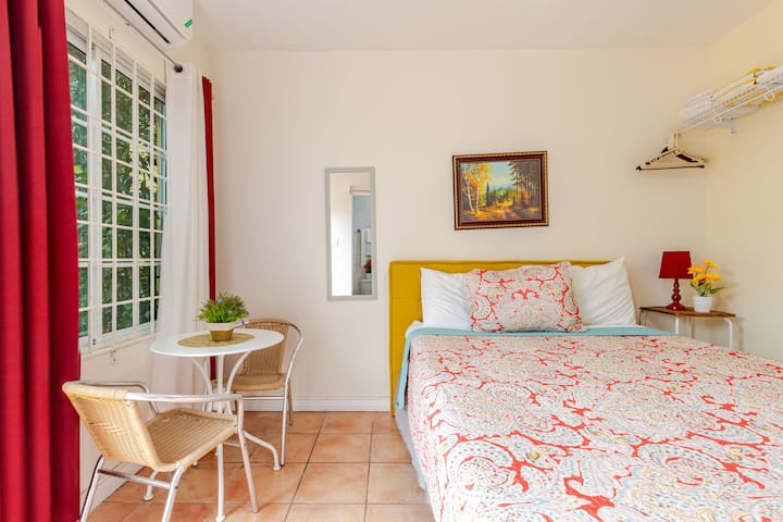 Compact Studio, Beach & Pool 204a - Jamaica