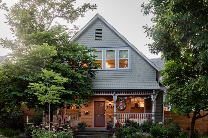 1901 Downtown Boulder Victorian - Boulder, CO