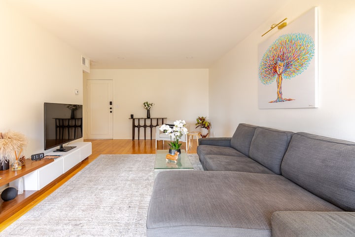 Large 1bd In Weho Area! King Bed+free Parking - Los Angeles, CA