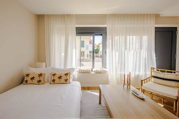 Rookieb Wake To Fountain, Walk To Beaches With Ac - Estoril