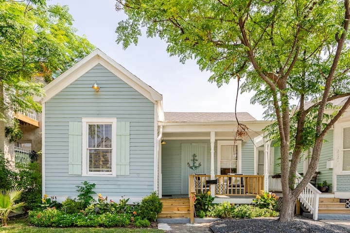 The Island House On The Trolley Track - Galveston