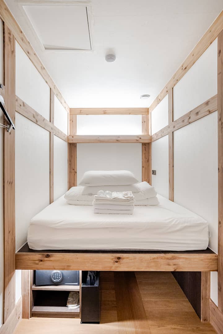 [스탠다드 더블침대-여자다인실] 창덕궁 근처 가까운 한옥분위기의 도미토리 - Seoul