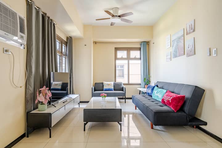 3brs Spacious For Group W/ Massage Chair - Manila