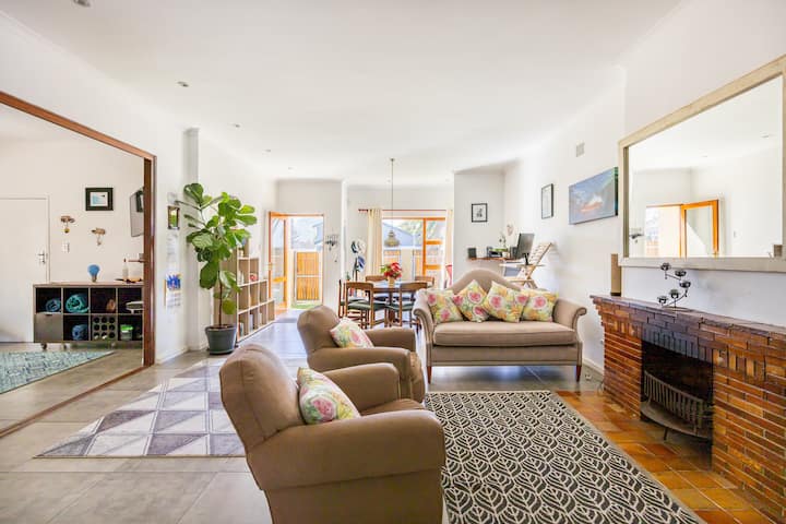 Sunny Family Home 3 Blocks From Beach With Pool. - Somerset West