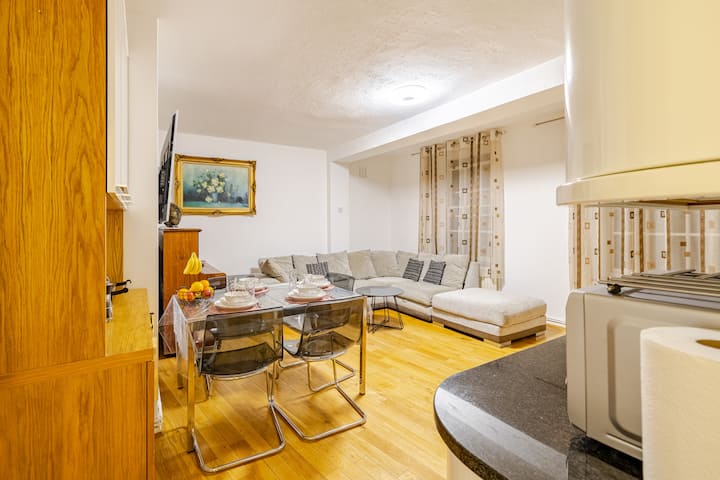 Quiet Location In Central London Flexible Check-in - Trafalgar Square - London