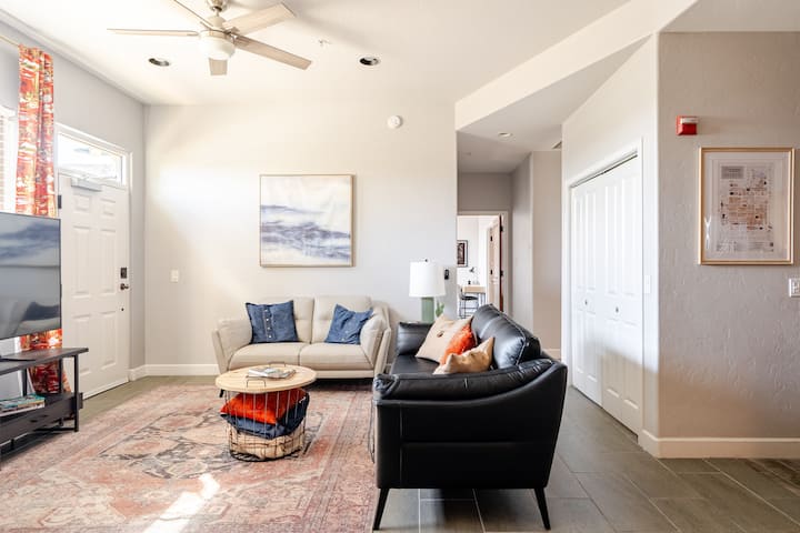 Modern, Spacious, Local Eats, Walk To Uofa - Tucson, AZ