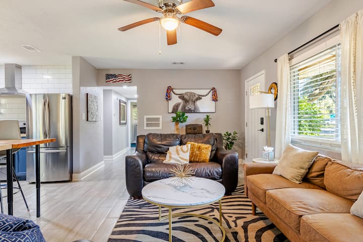 Bright And Relaxing Chill Pad - Gainesville, FL