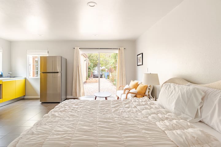 Urban Farm Cottage - Palo Alto, CA