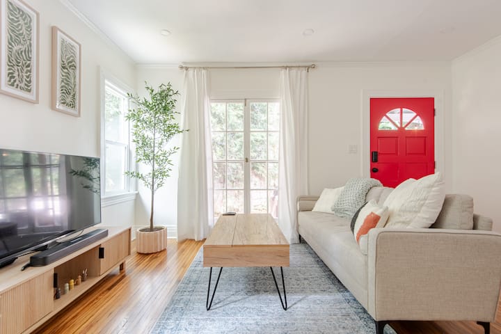 Charming West Hollywood Oasis - West Hollywood, CA