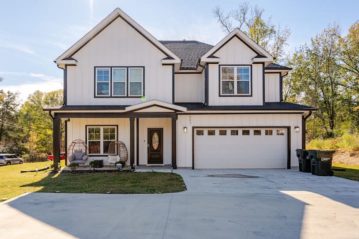 Hot Tub, Game Room, Fitness Center - Durham, NC