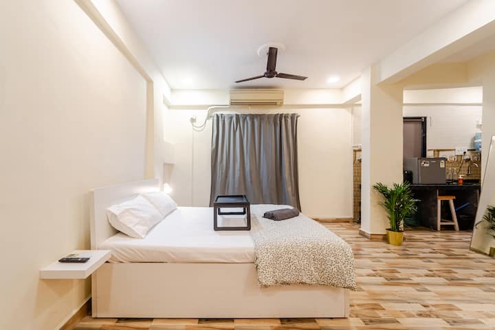 Cozy Central 1bhk In Bandra W - Mumbai