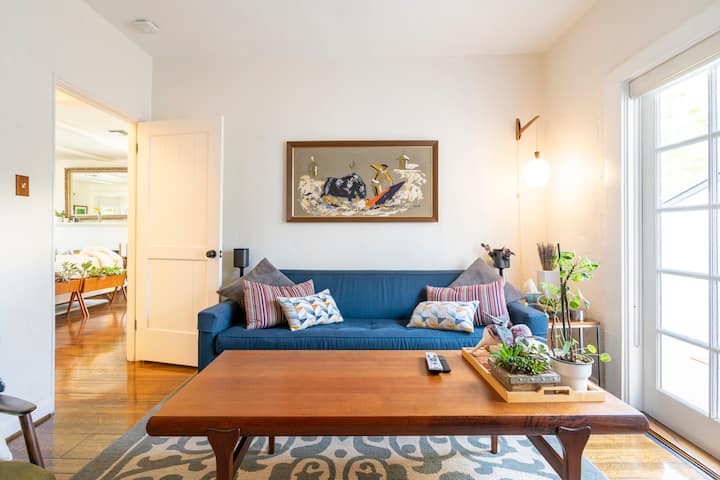 Beautiful & Spacious Suite With Private Bath. - Los Angeles, CA