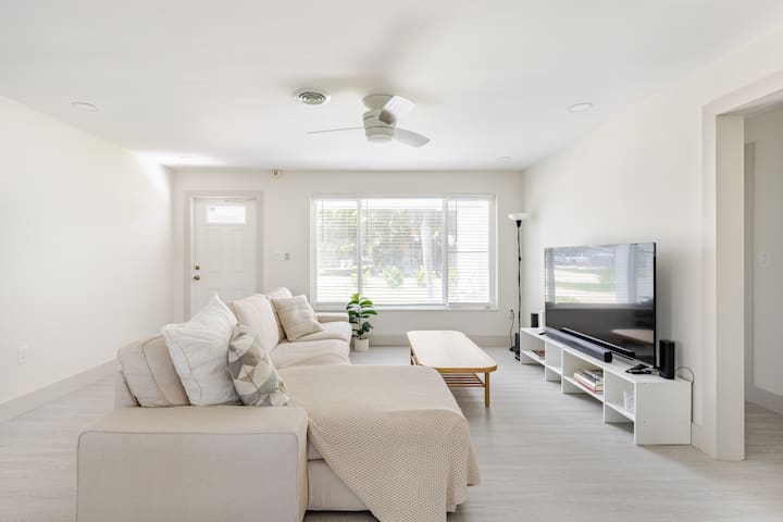 Designer Stay · Calm & Coastal - Pompano Beach, FL