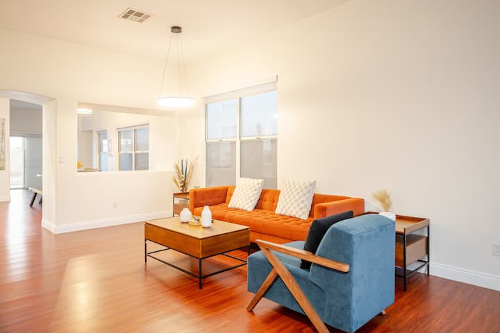 Spacious Single Story 15 Min To Strip & China Town - Las Vegas Strip, NV