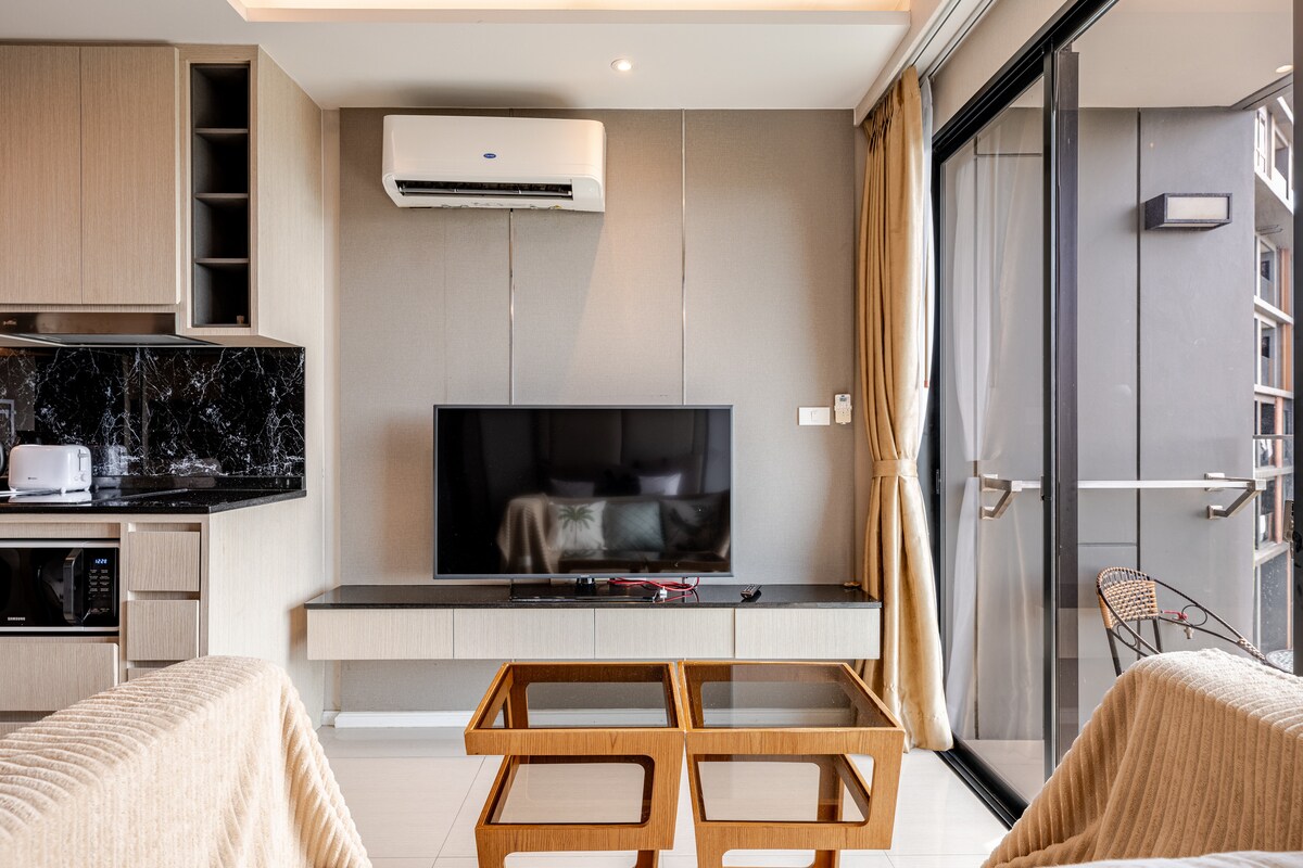 Mida Surin | Amplio estudio con vistas a la vegetación - Airbnb