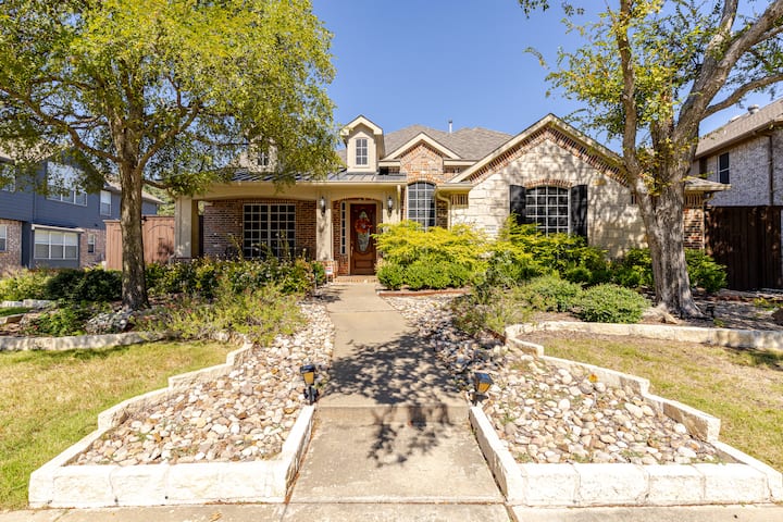 Charming Spacious 3br/3ba In The Trails Of Frisco! - Little Elm, TX