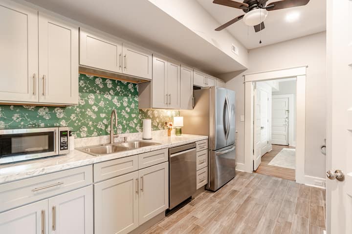 11 Min Walk(3 Min Drive) To Bryant-denny -King Bed - Tuscaloosa, AL