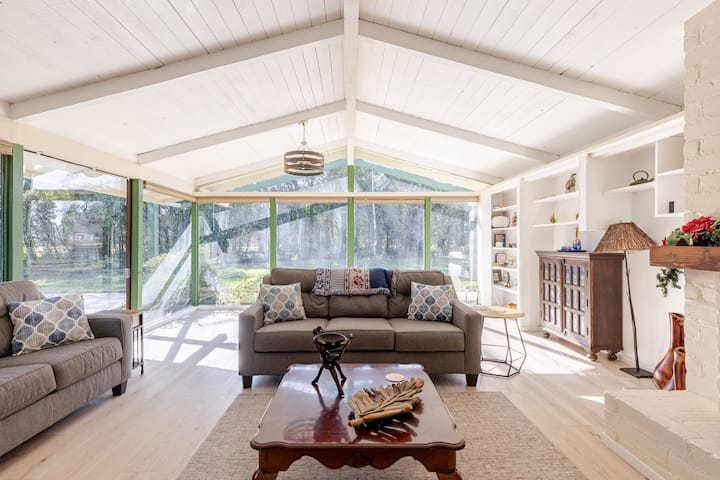 Spacious 4-acre Ranch Retreat - Fresno, CA