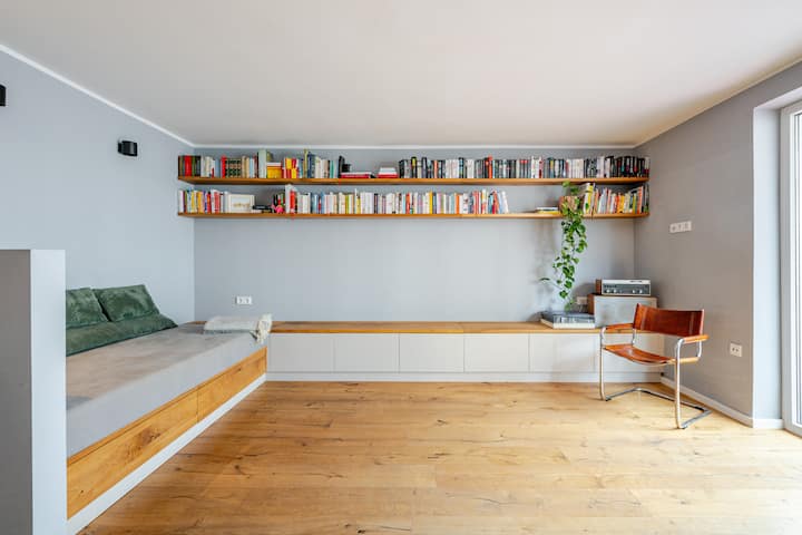 Zwischen Maxvorstadt Und Schwabing. - Munich