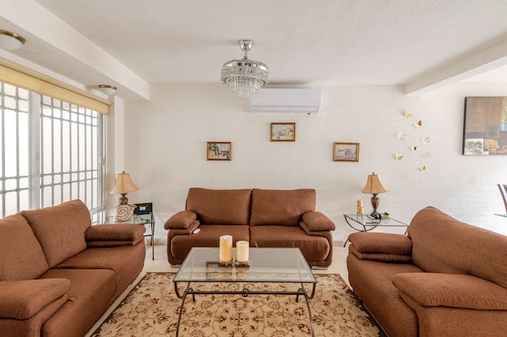 Magnífica Residencia En Laguna - Jalisco