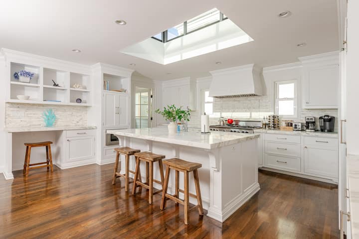 Beachside Retreat | Perfect Location| Free Parking - Manhattan Beach, CA